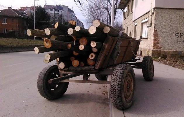 Удариха с актове двама превозвали с каруци незаконни дърва във Видинско