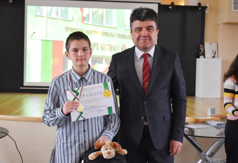 Ученици от ППМГ „Акад Иван Ценов“ Враца обраха медалите на математически турнир между 4 града