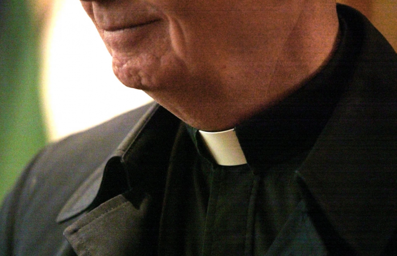 Задържаха в Хасковско свещеник за разпространение на порно с деца