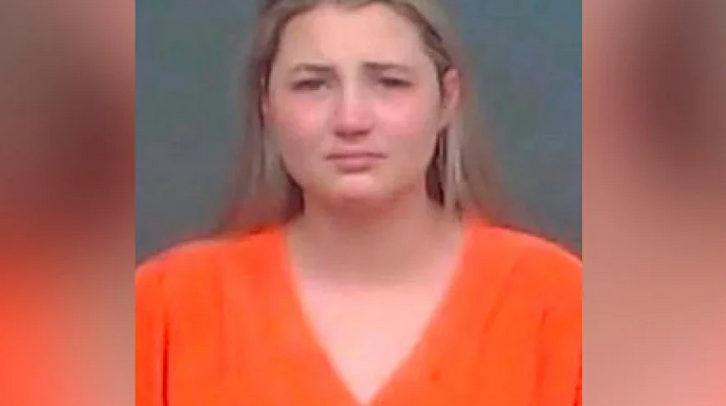 Учителка прави секс с трима ученици не знаела че е забранено