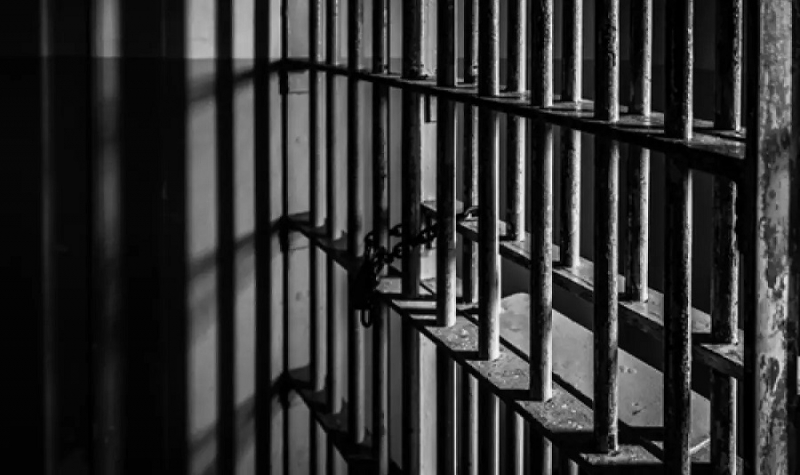 Починалият в ареста в Ямбол бил с изгаряния по слабините