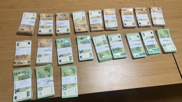 Митничари хванаха недекларирана валута в размер на 303 хил лв