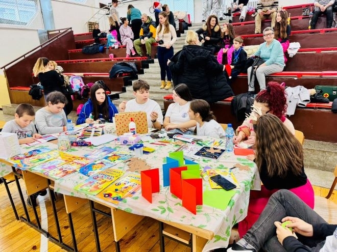 Деца и родители премериха сили в игри под надслов “Бързи смели сръчни” във Враца снимки