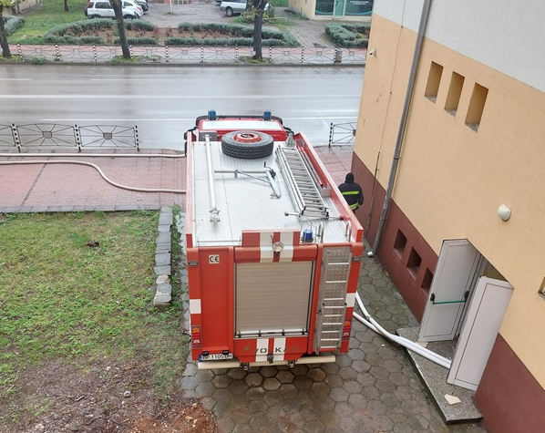 Авария в Математическата гимназия във Враца заплашва учебния процес снимки