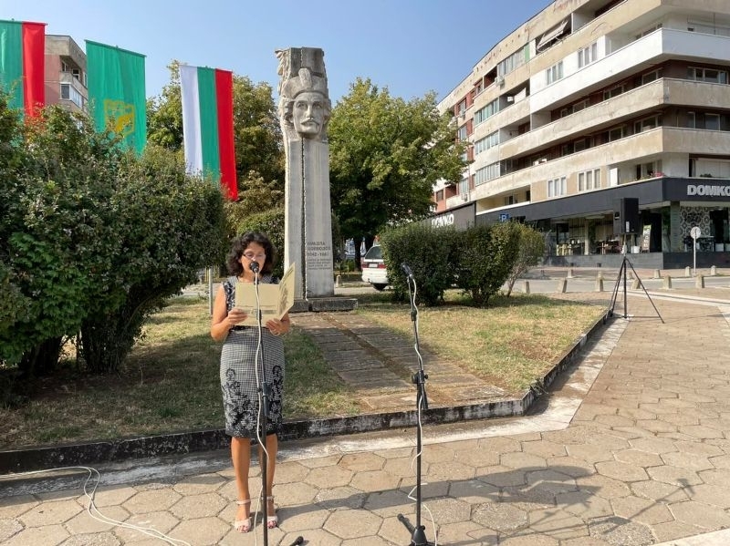 Отдаваме почит пред живота и делото на Никола Войводов снимки