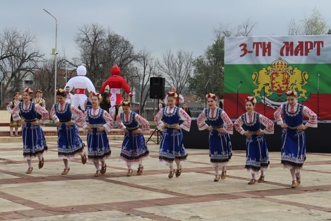 Тържествено отбелязаха Националния празник в Бяла Слатина снимки