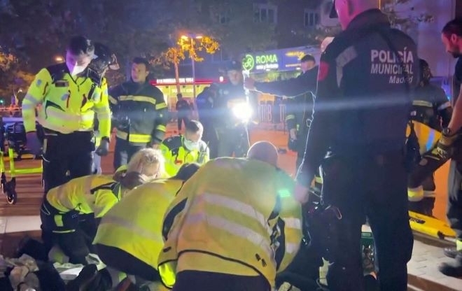 Двама души загинаха и десетима пострадаха при пожар в заведение в Мадрид