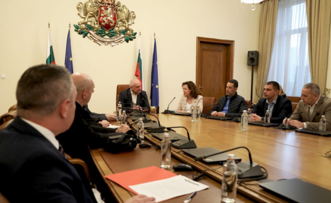 МС Няма непосредствена заплаха за България след атаката на Иран