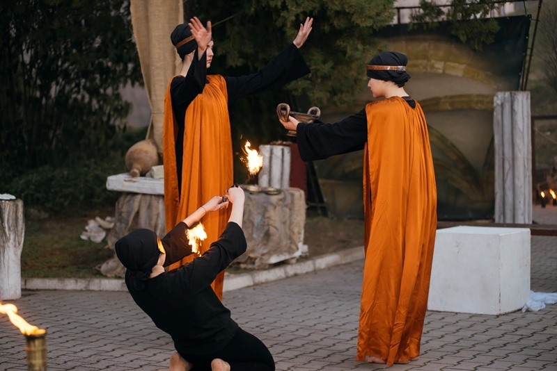 С Дионисиеви празници Археологически комплекс „Калето“ в Мездра отбеляза празника на виното снимки