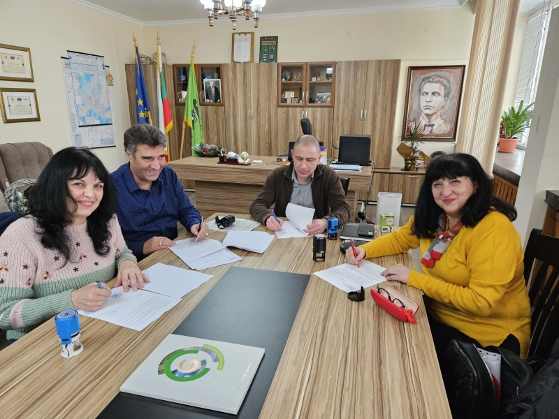 Кметът на Берковица и синдикатите се договориха за повече пари за учителите