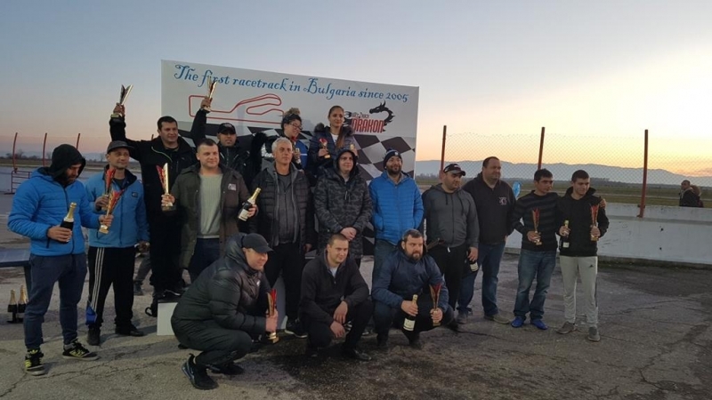 Зам кметът на Монтана подкара „Субару“ на писта „Дракон“ край Калояново снимки