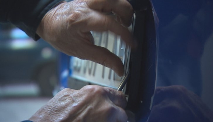 Свалиха номерата на кола заради шофьор без книжка