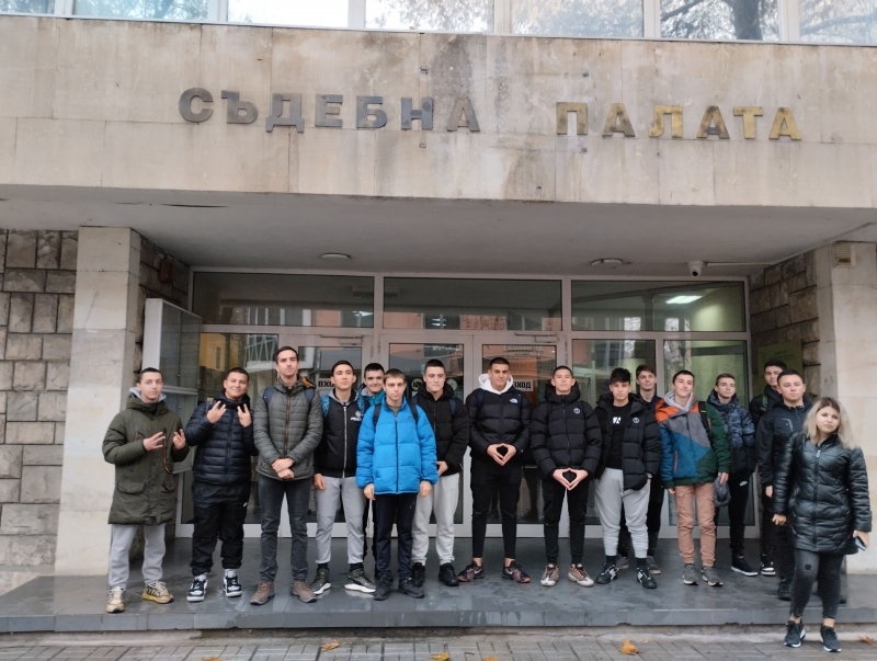 Съдия от Монтана представи пред ученици съдебната система и законите на