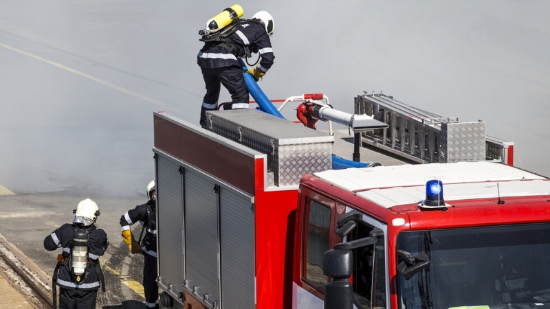 Огромен пожар в завод в Катуница 100 души са евакуирани