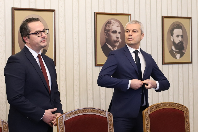 „Възраждане” на консултациите при Радев Задължително е да има предсрочни избори