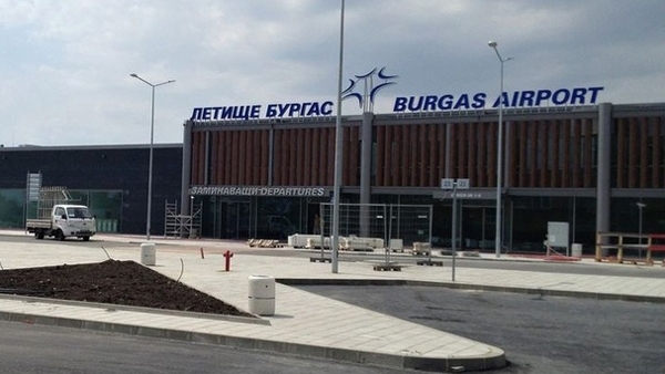 Пожар на борда приземи аварийно самолет в Бургас
