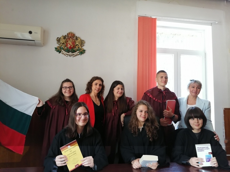 Ученици влязоха в Районен съд Враца в Деня на отворените врати