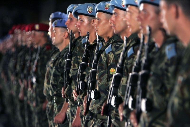 Недостиг на 5700 войници спъва работата в армията