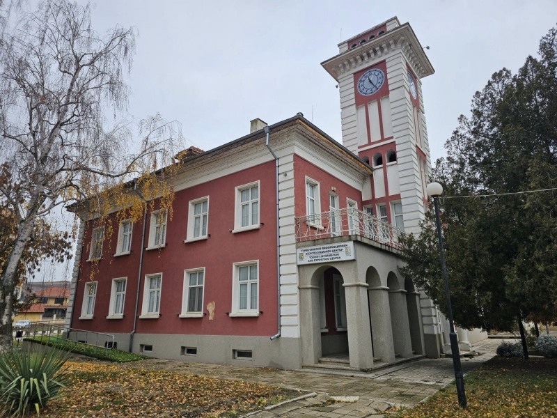 Градският часовник в Мизия е реновиран снимки