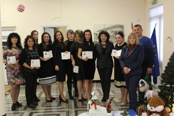 Кметът на Бяла Слатина връчи дипломите на нови Монтесори специалисти