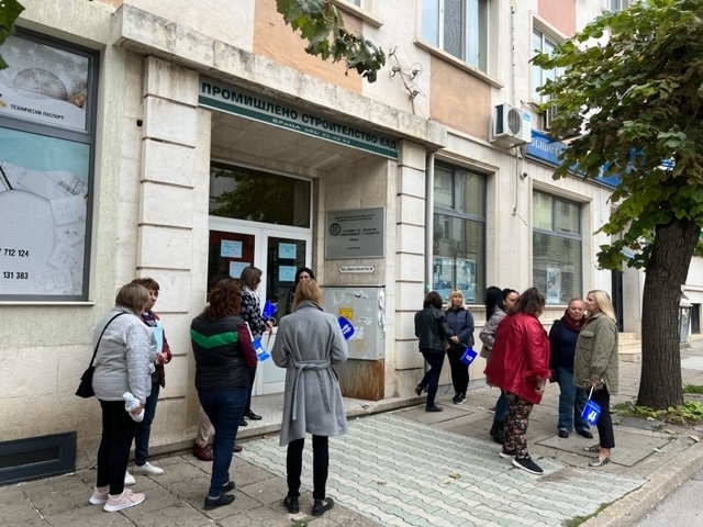 Служители на Агенцията по геодезия и картография във Враца излязоха на
