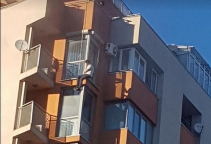 Напрежение Мъж се опитва да се самоубие в Студентски град