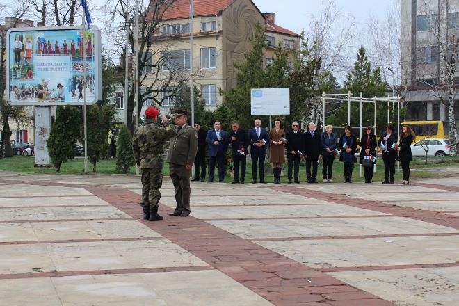 Тържествено отбелязаха Националния празник в Бяла Слатина снимки