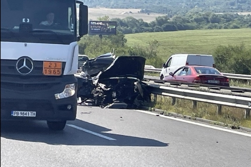 ТИР и кола катастрофираха в Монтанско има пострадал