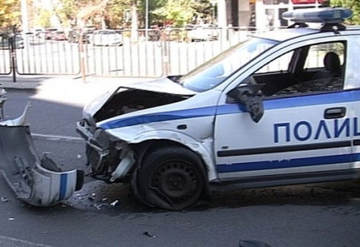 Ужасна катастрофа в София Има пострадали полицаи