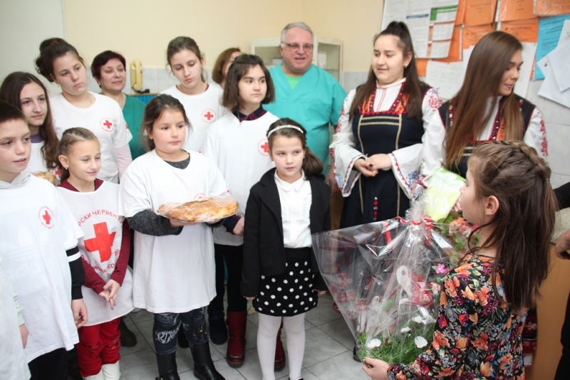 Доброволци от Мездра и Зверино извършиха ритуала „измиване на ръцете на