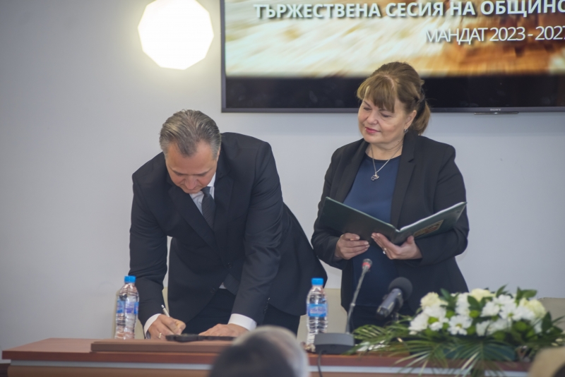 Новоизбраните кметове и общински съветници в община Мездра положиха