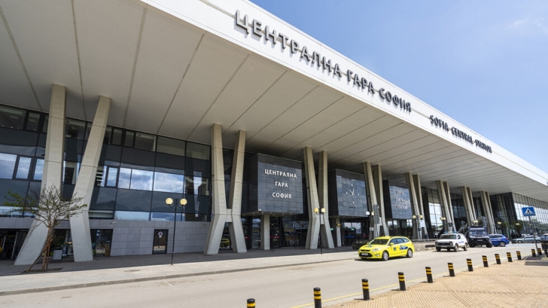 Затвориха Централна гара в София заради съмнителна чанта