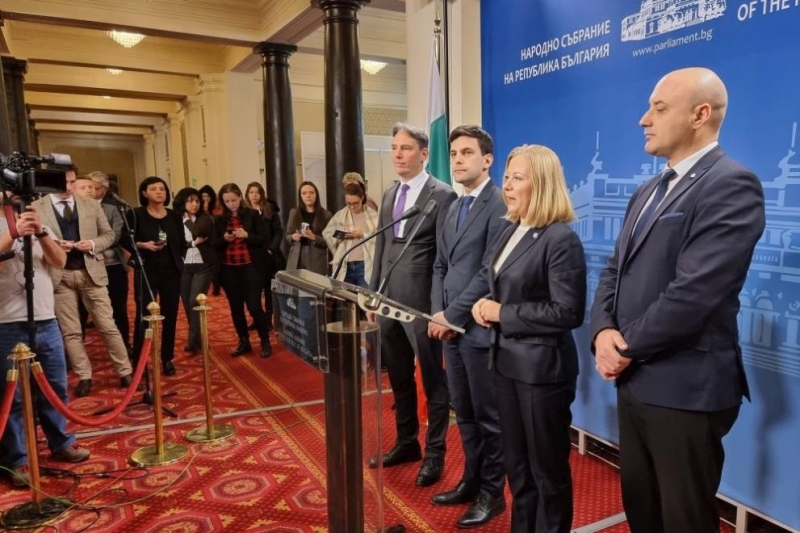 ПП и ДБ дават на Конституционния съд смяната на председателя на