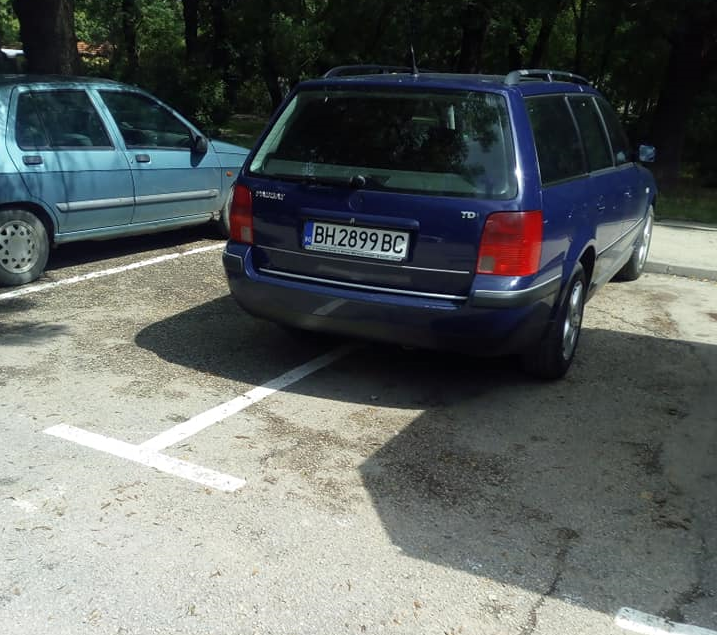 Наглост без край! Видинчанин заряза колата си на две паркоместа в ...