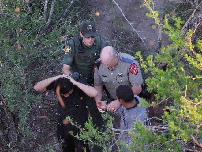 Гърция разби банда за трафик на хора през границата