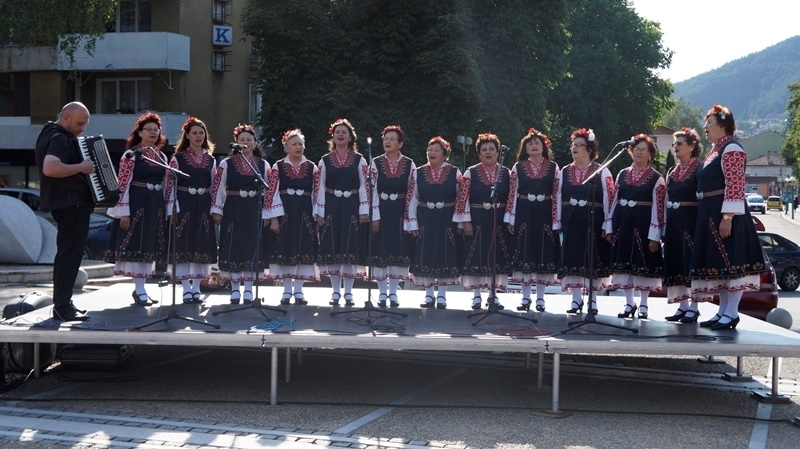 Самодейци от Мездра откриха заключителния концерт на „Празници на Искърското дефиле“ 2018