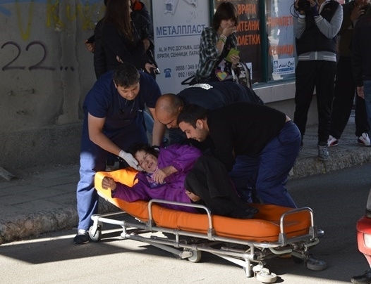 Бус помете баба на пешеходна пътека във Враца