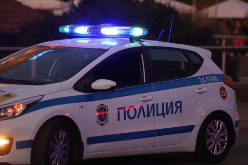 Бременна жена и дете пострадаха при гонка на полицията с мигранти край
