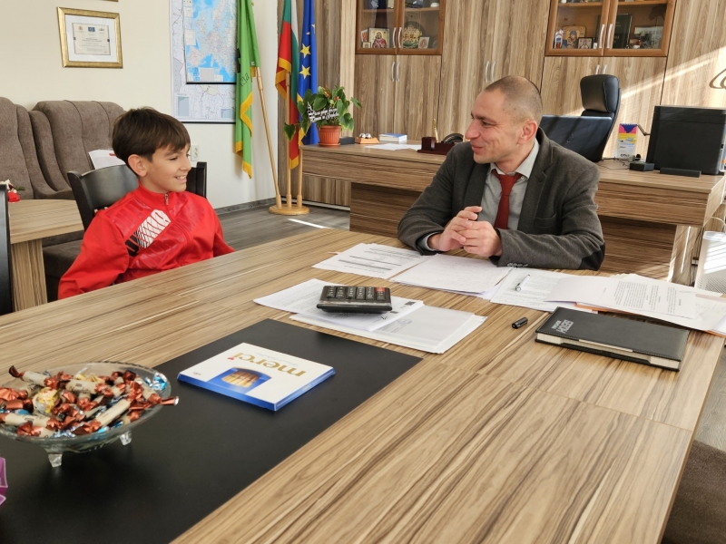 Шампион по ментална аритметика се срещна с кмета на Берковица Радослав