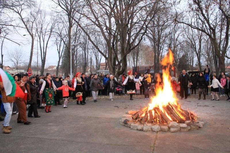 Огньове музика и хамкане на Сирни Заговезни в Козлодуй
