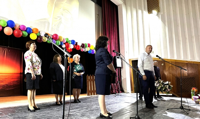 Заради годишнина от създаването му Росен Добрев посети училище в