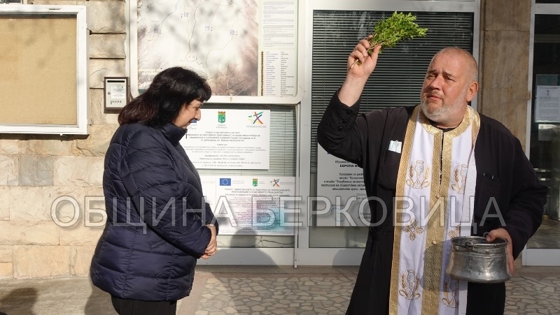 С тържествен водосвет за здраве почетоха Богоявление в Берковица снимки
