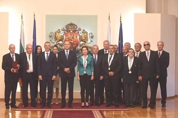 Румен Радев награди Илиана Раева с орден Стара планина