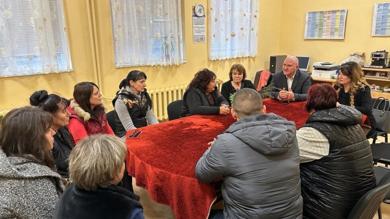 Образователният министър посети село Крушовица, съобщи добри новини за ...