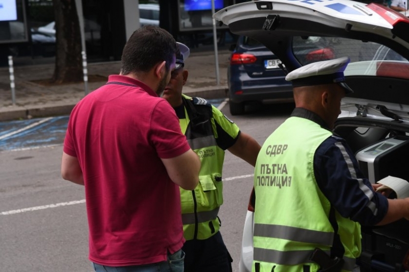 Спипаха дрогиран младеж да юрка колата си във Врачанско