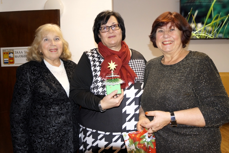 Премиера на най новата книга на Светла Дамяновска се състоя в Мездра снимки