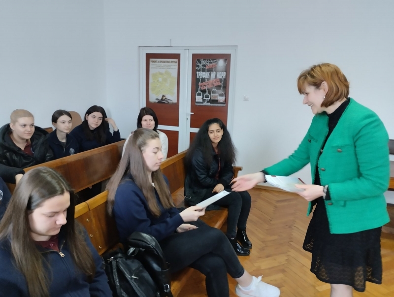 Ученици слушаха лекция в Съдебната палата в Монтана снимка