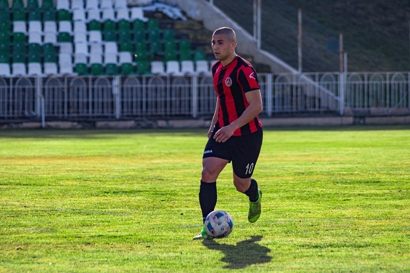 Локомотив Мездра и Вихър Славяново „свериха часовниците си“ в контролна среща снимки