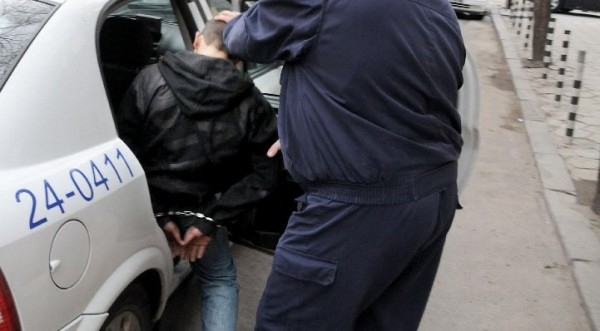 При спецакция Хванаха непълнолетен дилър на чай за пушене в Мездра