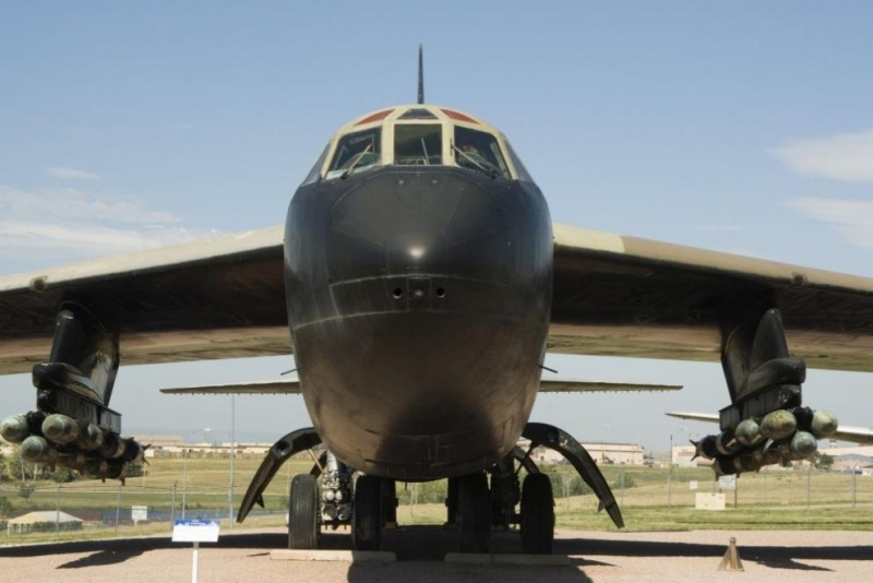 САЩ разположиха 6 бомбардировача B-52 в Индийския океан на 3700 км от Иран